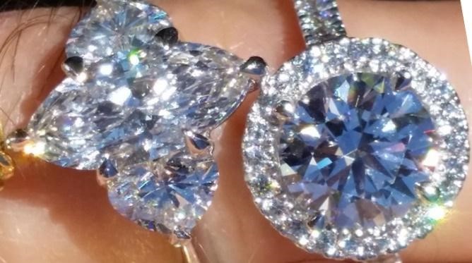 Blue Fluorescence Diamond in Sunlight - Holloway Diamonds