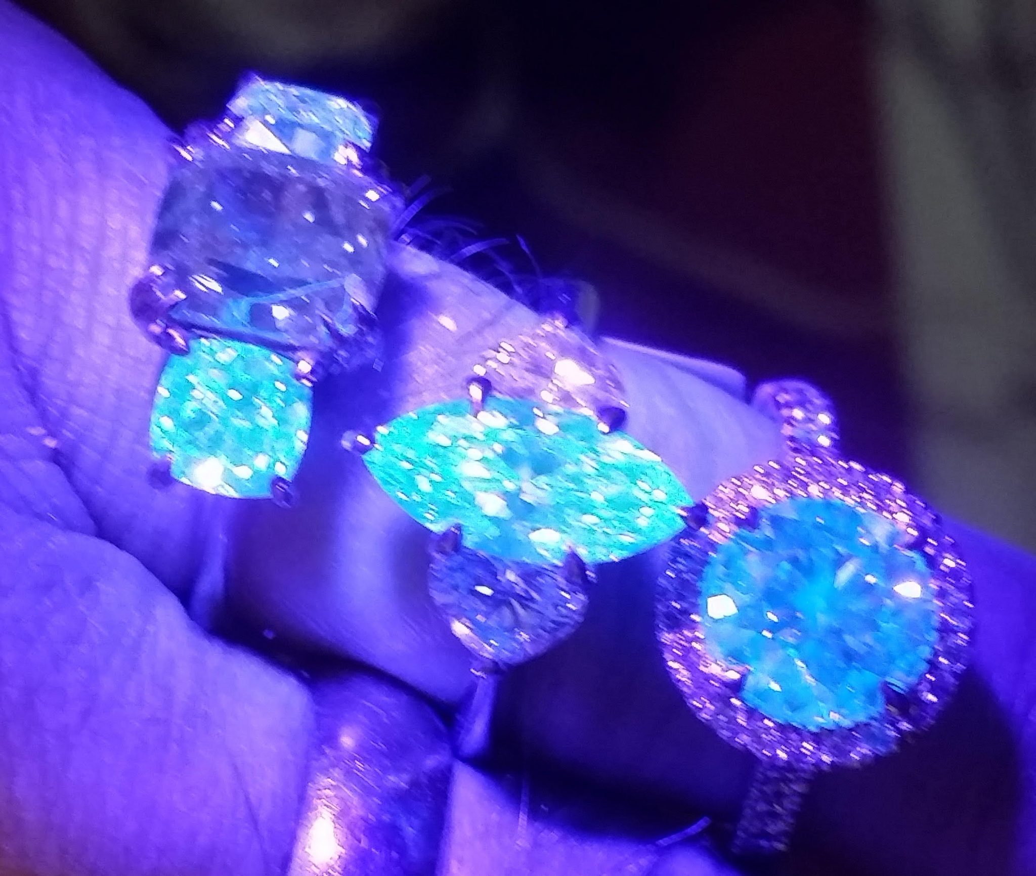 Blue Fluorescence Diamond in Sunlight - Holloway Diamonds